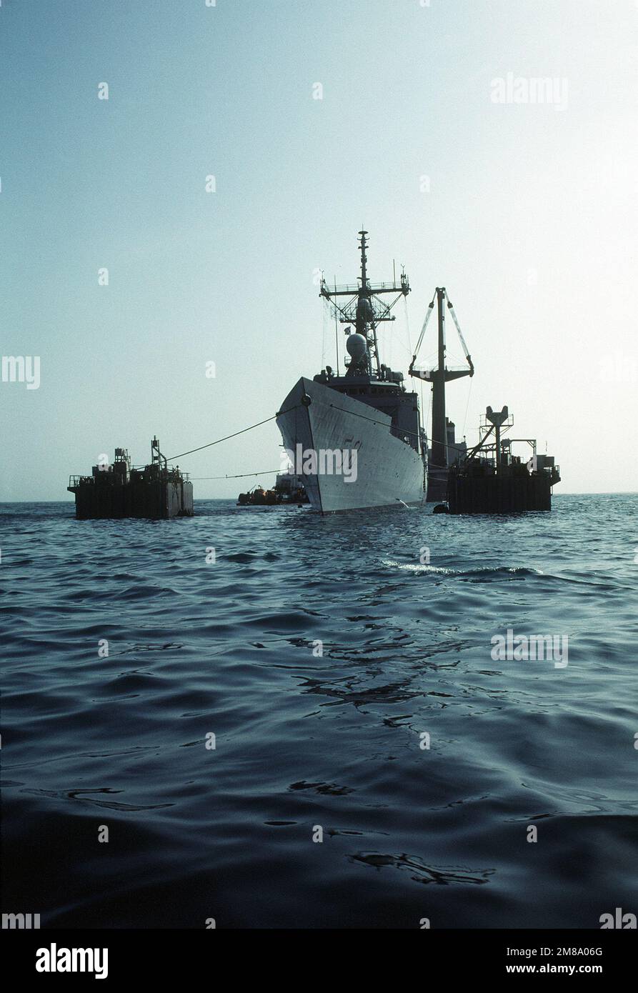 The guided missile frigate USS SAMUEL B. ROBERTS (FFG-58) is positioned ...