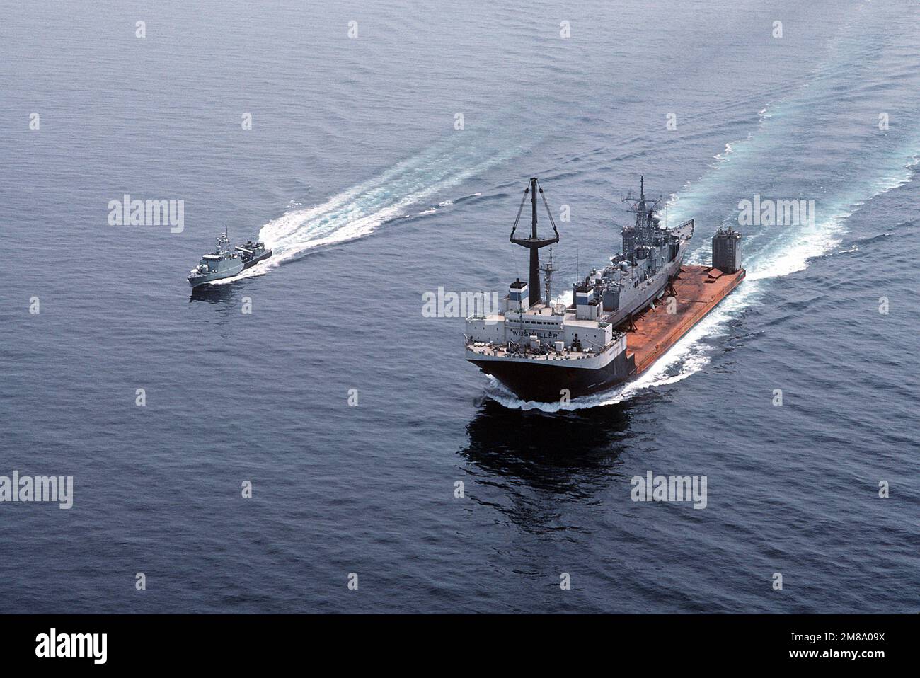 A port bow view of the Dutch heavy-lift ship MIGHTY SERVANT II with the ...