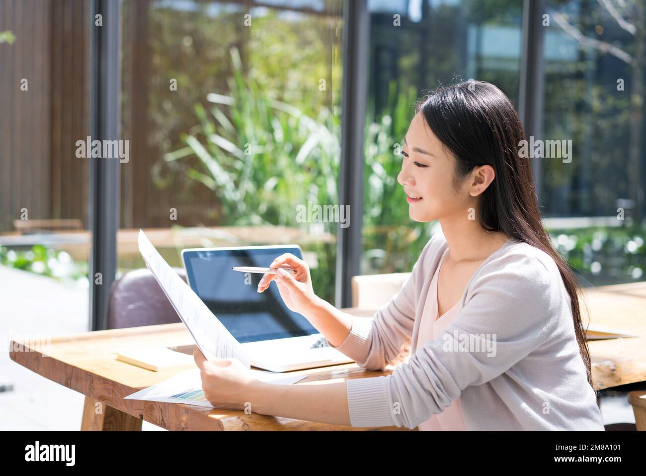 A young woman use the computer Stock Photo - Alamy