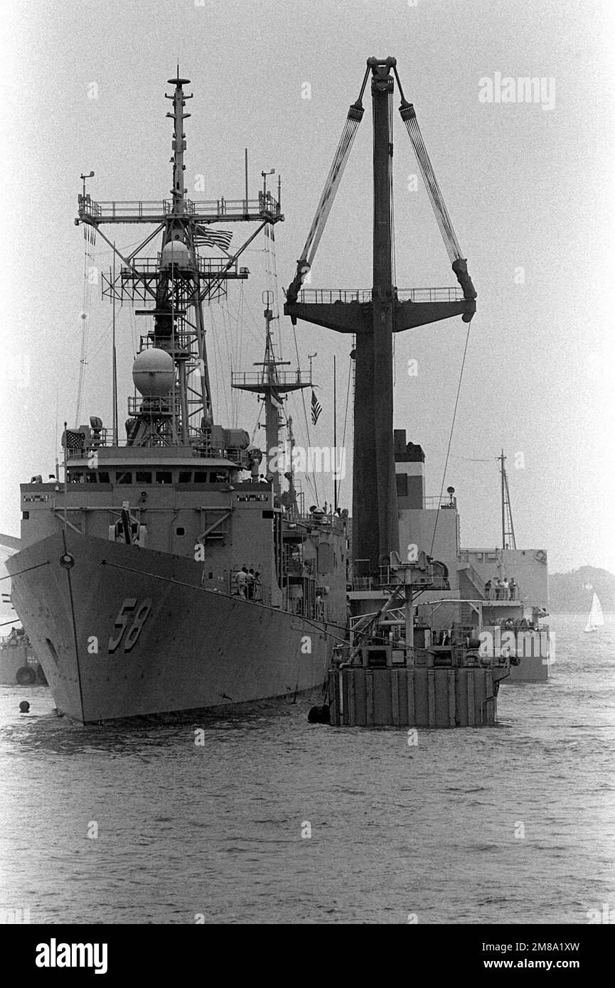 A bow view of the guided missile frigate USS SAMUEL B. ROBERTS (FFG-58 ...
