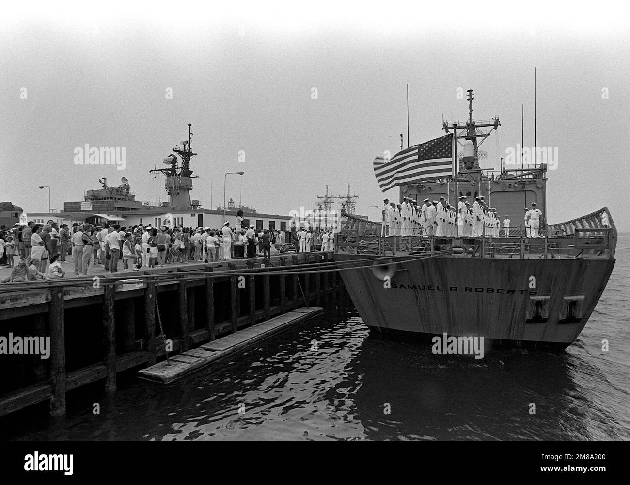 A stern view of the guided missile frigate USS SAMUEL B. ROBERTS (FFG ...