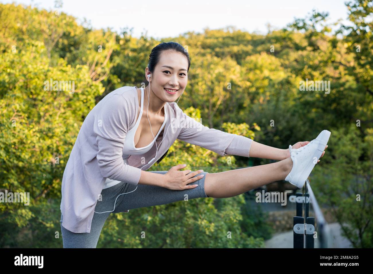 Exercising images hi-res stock photography and images - Alamy