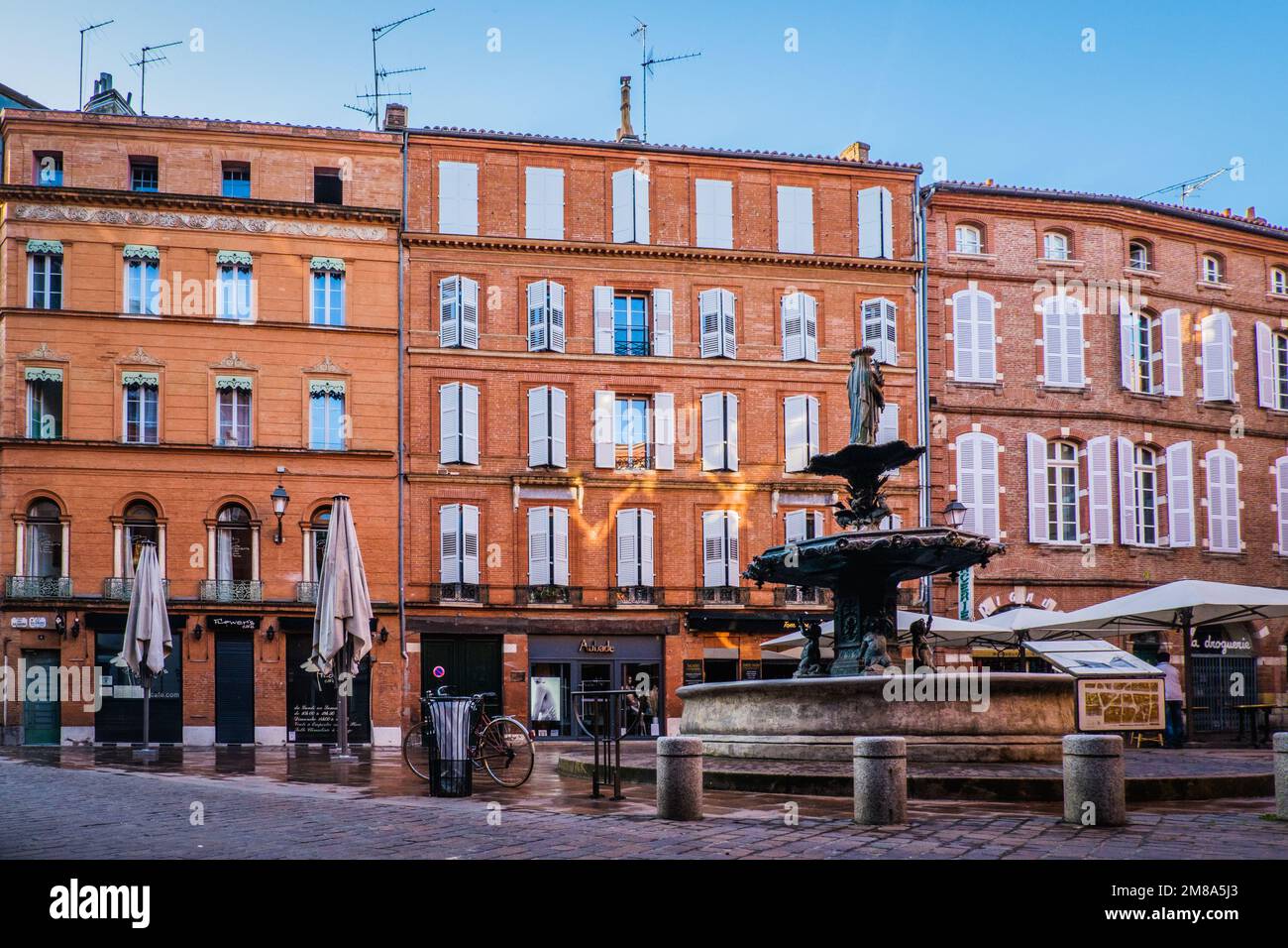 Old brick storefront hi-res stock photography and images - Alamy