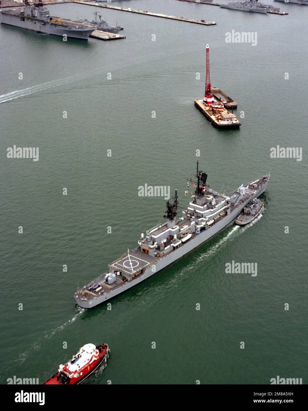 A starboard quarter view of the guided missile cruiser USS JOUETT (CGF ...