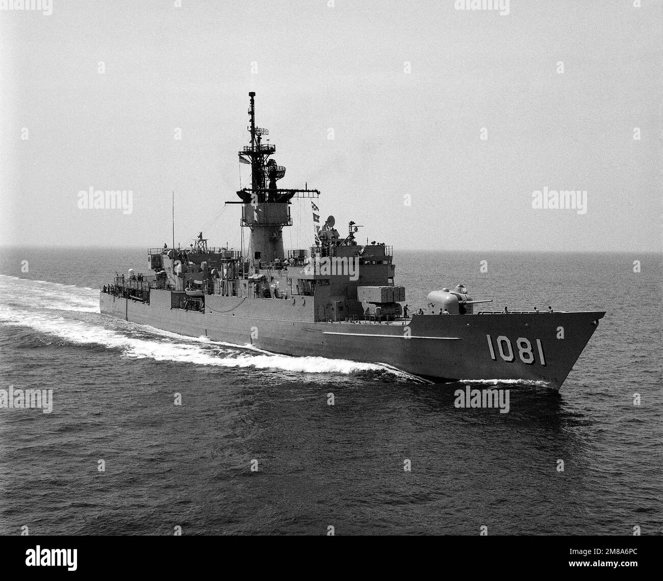 A starboard bow view of the frigate USS AYLWIN (FF 1081) underway as it ...
