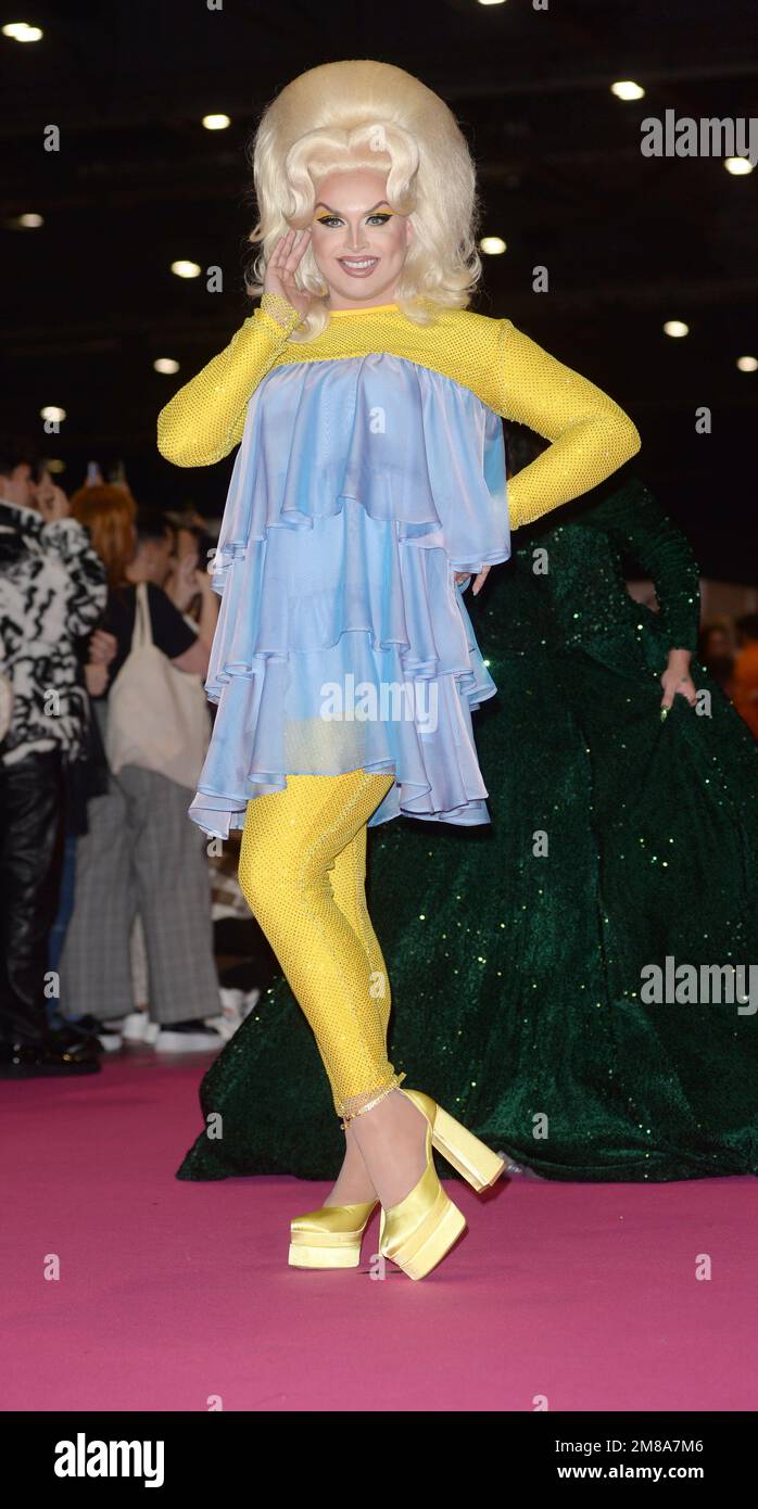 Drag queen cheryl hole hi-res stock photography and images - Alamy