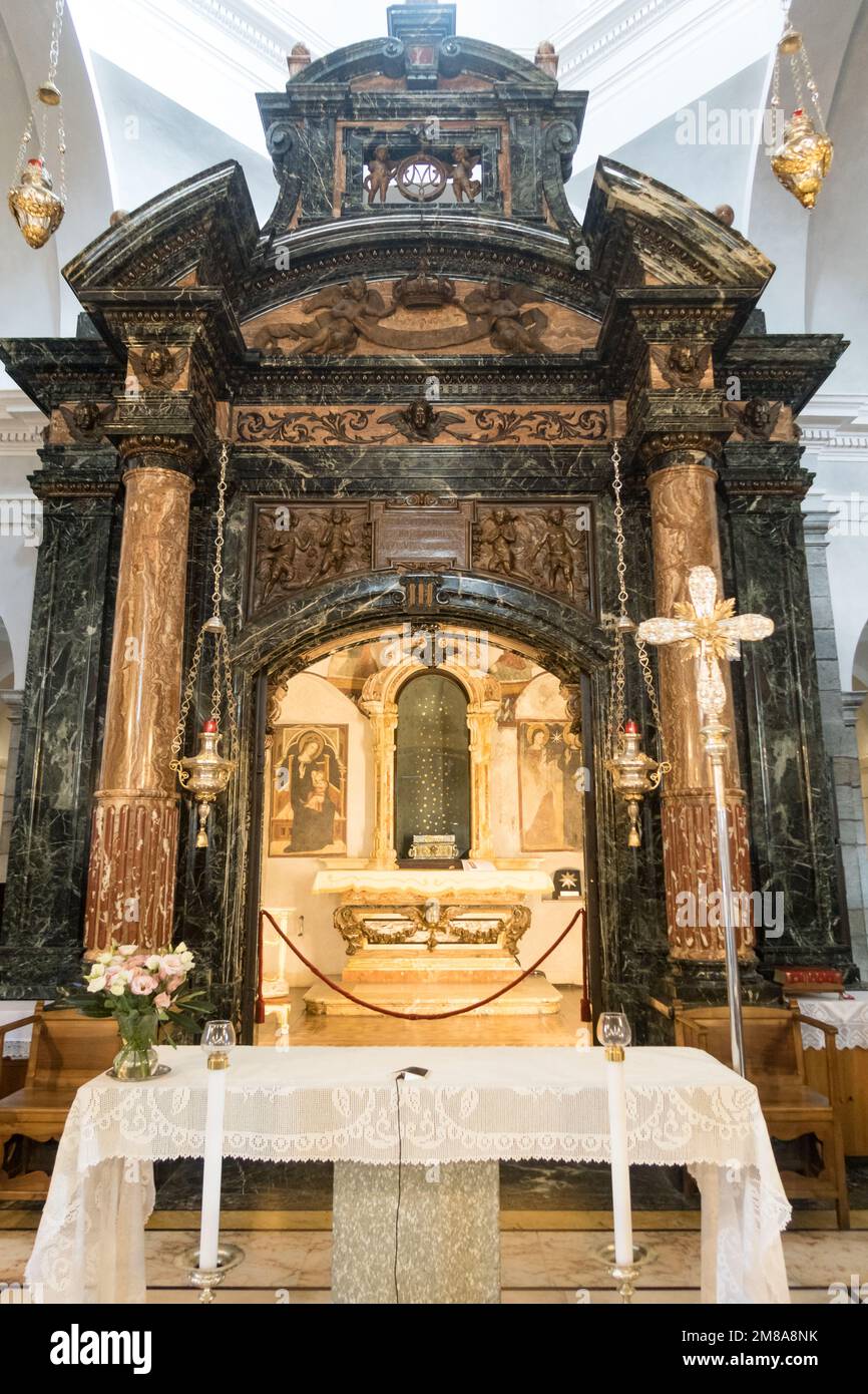 Catholic church altar sanctuary hi-res stock photography and images - Alamy