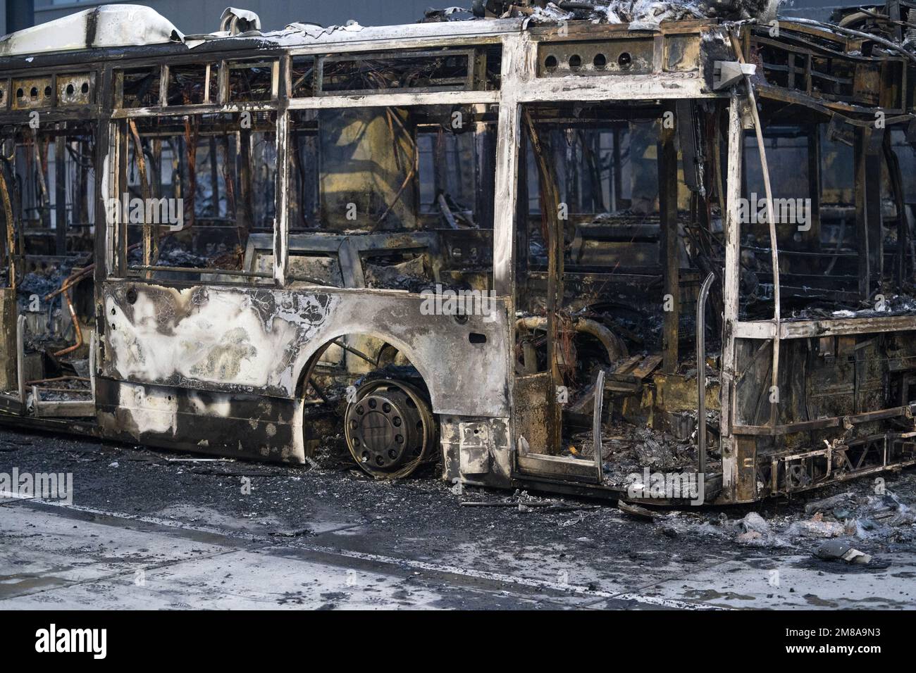 UTRECHT - Many buses were damaged in a fire in the Westraven bus shed ...