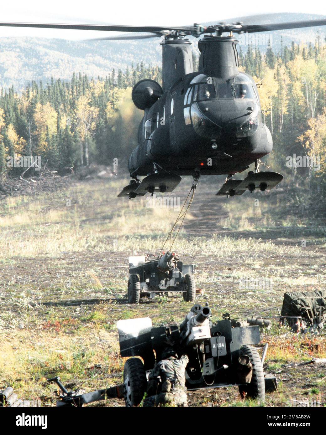 A CH-47 Chinook helicopter deploys elements of A Btry., 4th Bn., 11th ...