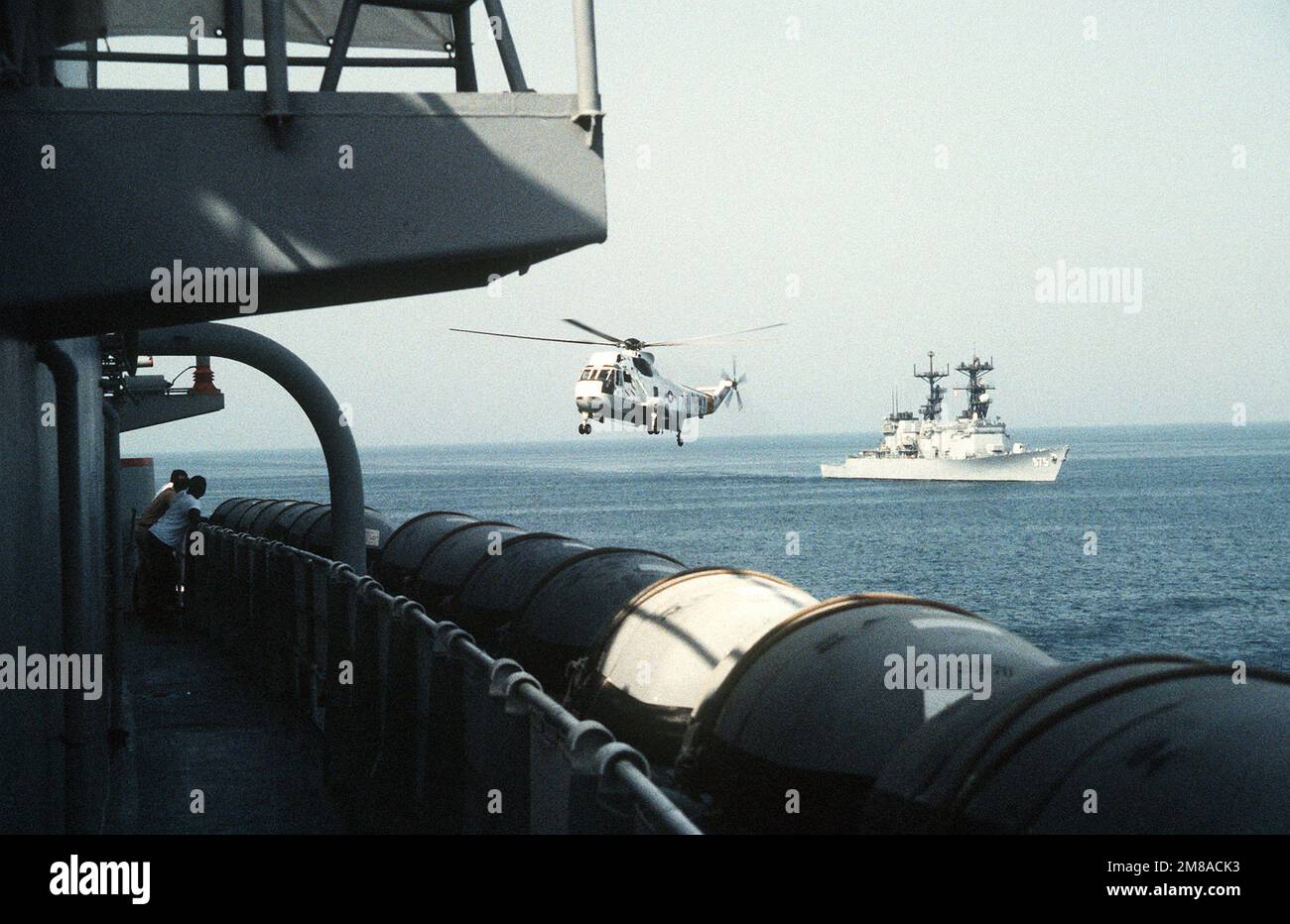 The destroyer USS O'BRIEN (DD-975) pulls alongside the nuclear-powered ...