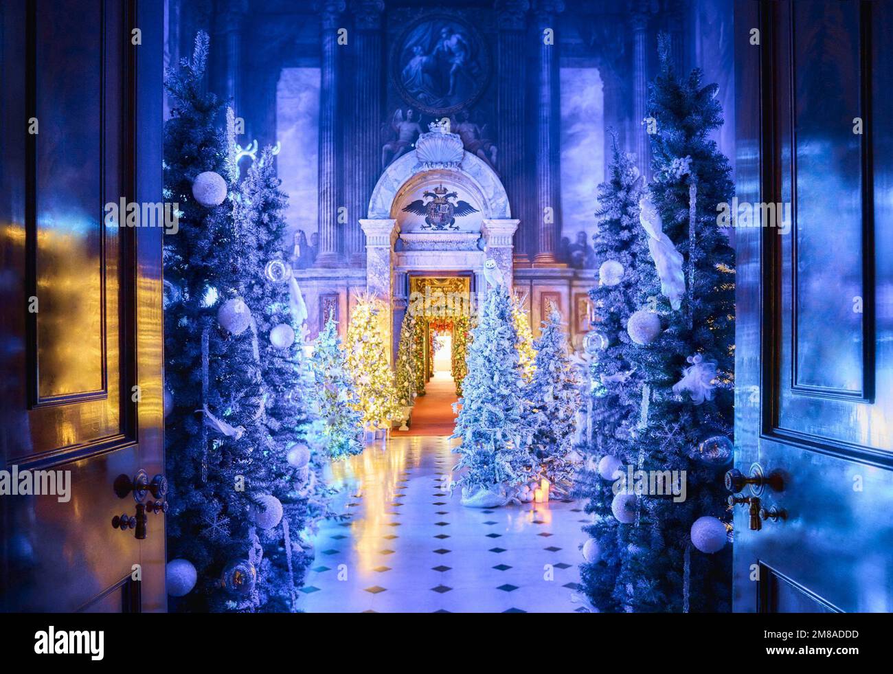 DECK THE HALLS: THE LUXURY CHRISTMAS DECORATORS (2021), directed by ...