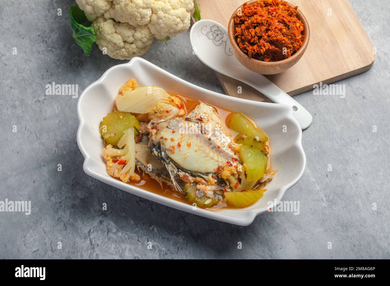 Gaeng Som Southern Thai Spicy Sour Yellow Curry Fish with Mixed ...