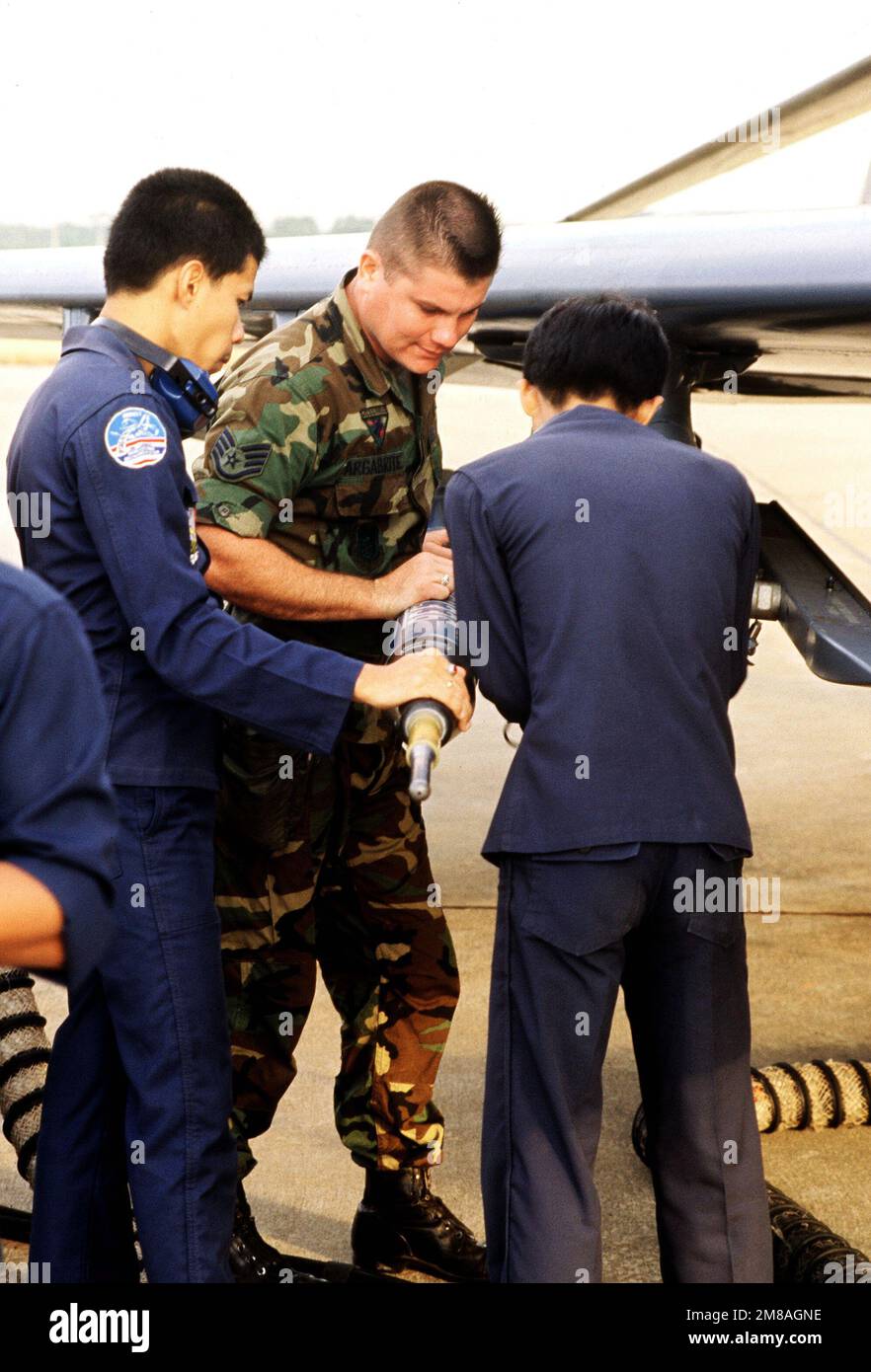 DF-ST-90-04068. Subject Operation/Series: COMMANDO WEST 89-1 Base ...