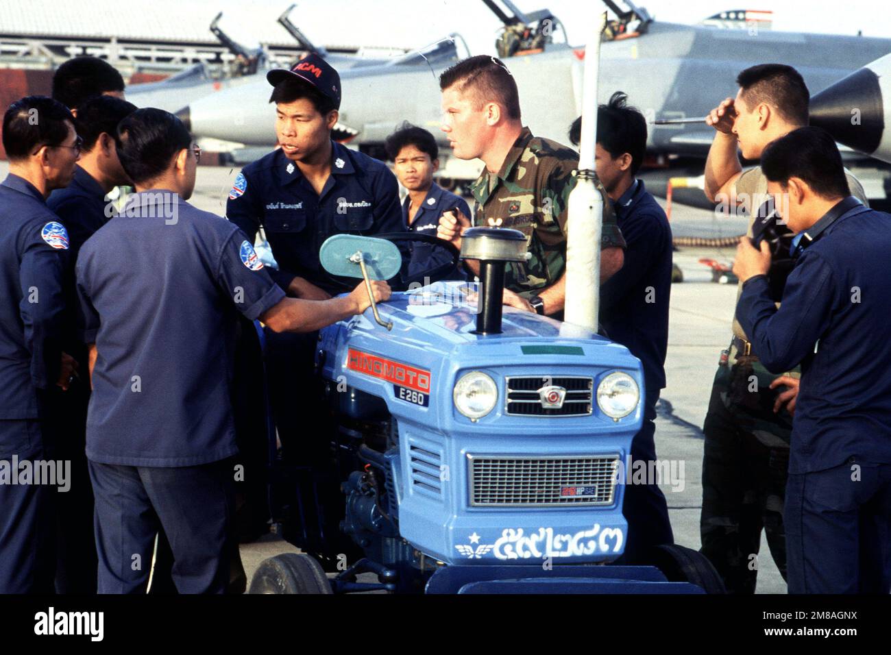 DF-ST-90-04069. Subject Operation/Series: COMMANDO WEST 89-1 Base ...