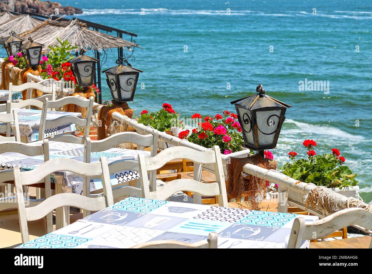 Dining overlooking the harbor hi-res stock photography and images - Alamy