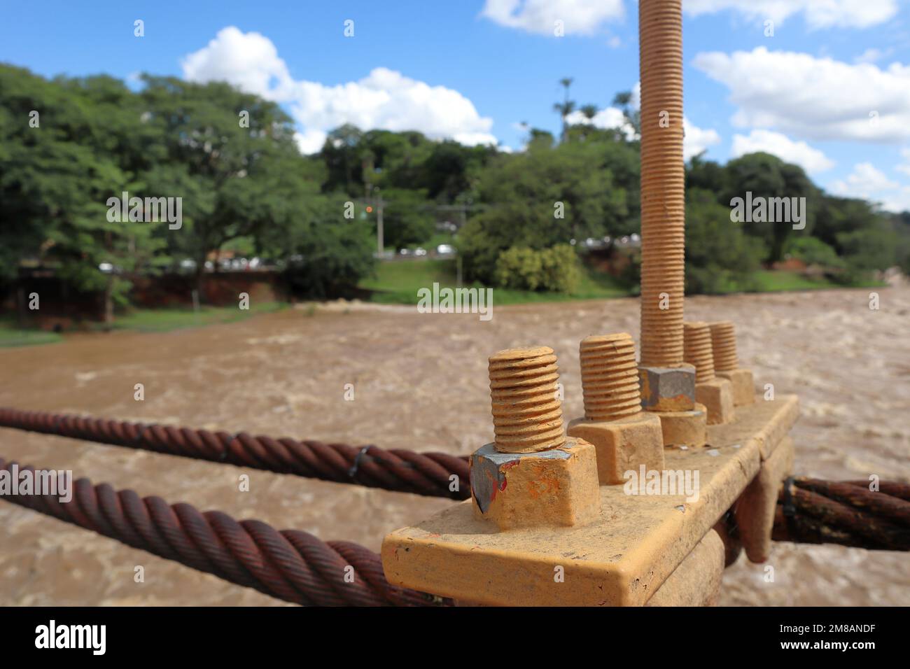 Pedestrian bridge over Rio Piracicaba cable and bolt structure details ...