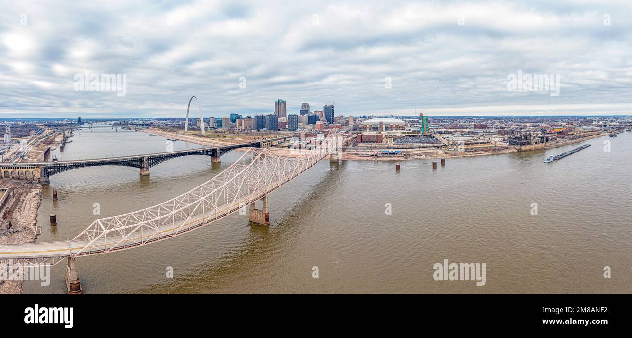 Mississippi river st louis winter hi-res stock photography and images ...