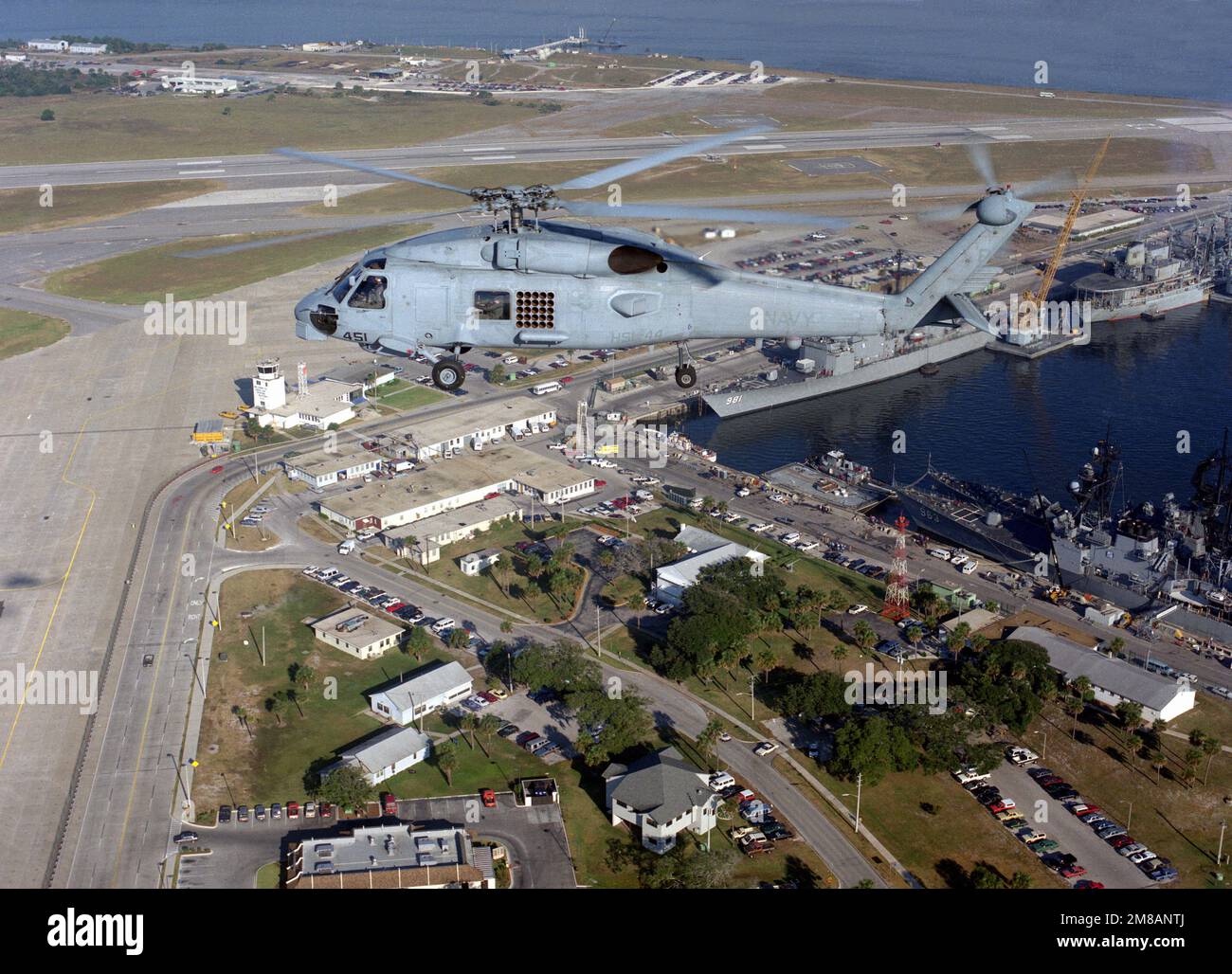 Anti submarine squadron light 44 hi-res stock photography and images ...