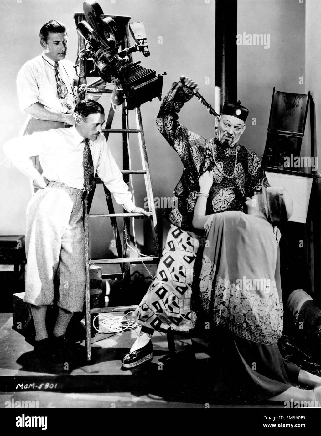 LON CHANEY, LOUISE DRESSER, WILLIAM NIGH and JOHN ARNOLD in MR. WU ...