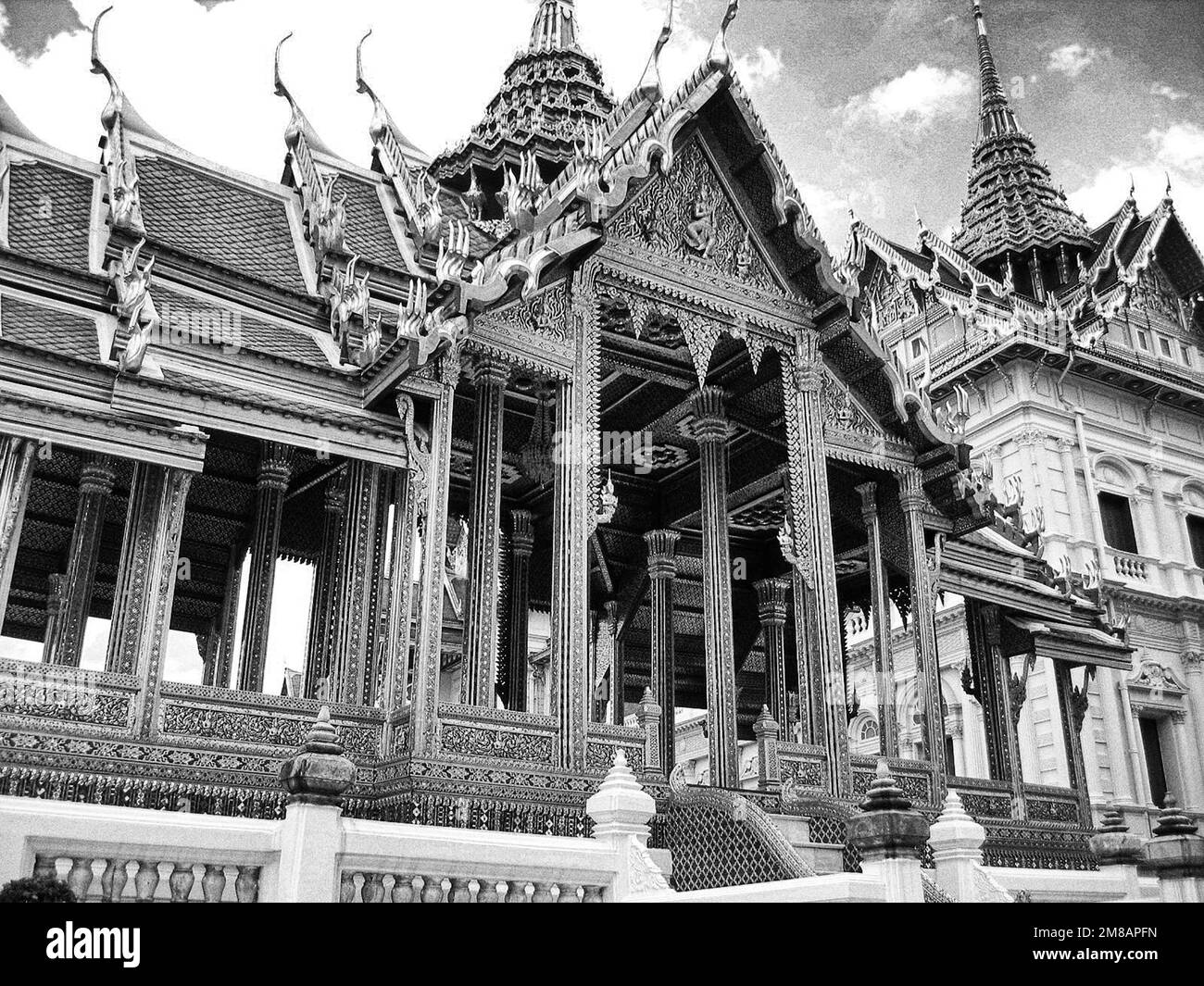 Grand palace and Wat phra keaw Stock Photo - Alamy