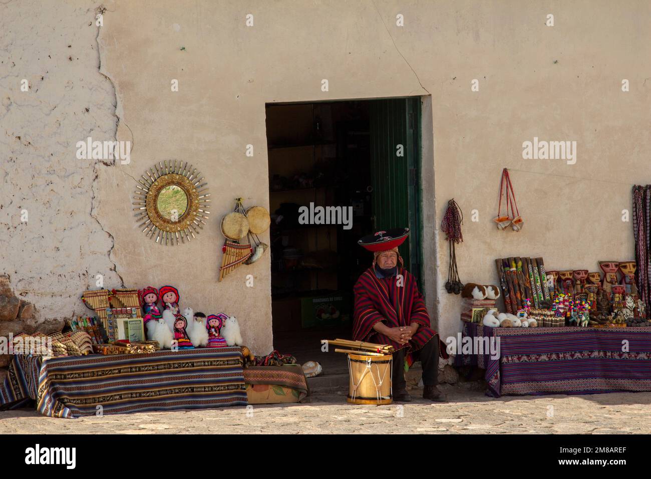 Peruvian crafts hi-res stock photography and images - Alamy