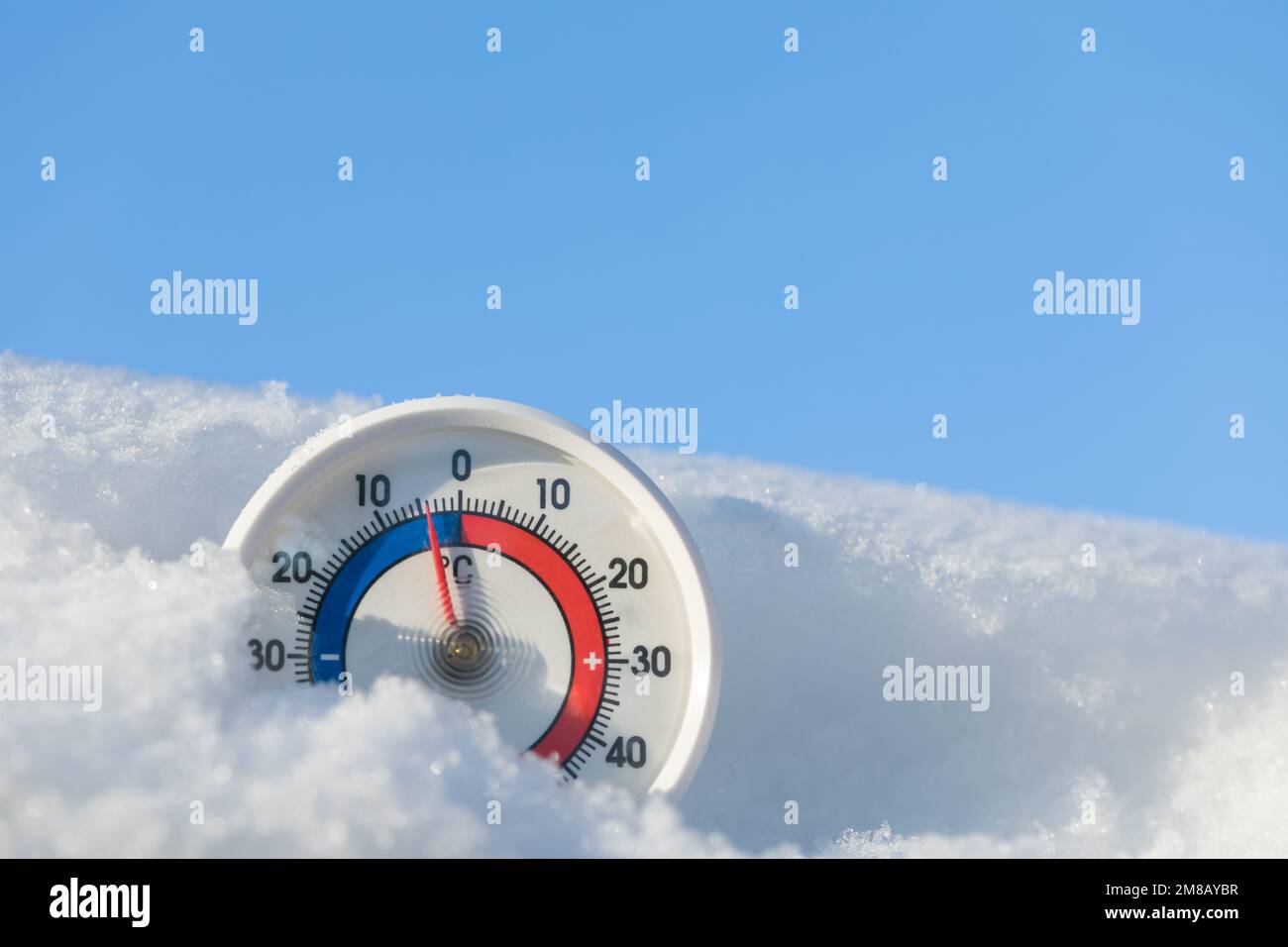 Thermometer with celsius scale in the snow showing minus 4 degree ...