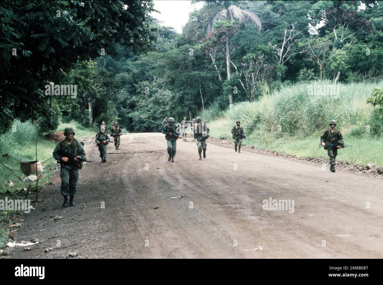 Soldiers from Company B, 5th Battalion, 87th Infantry Regiment ...