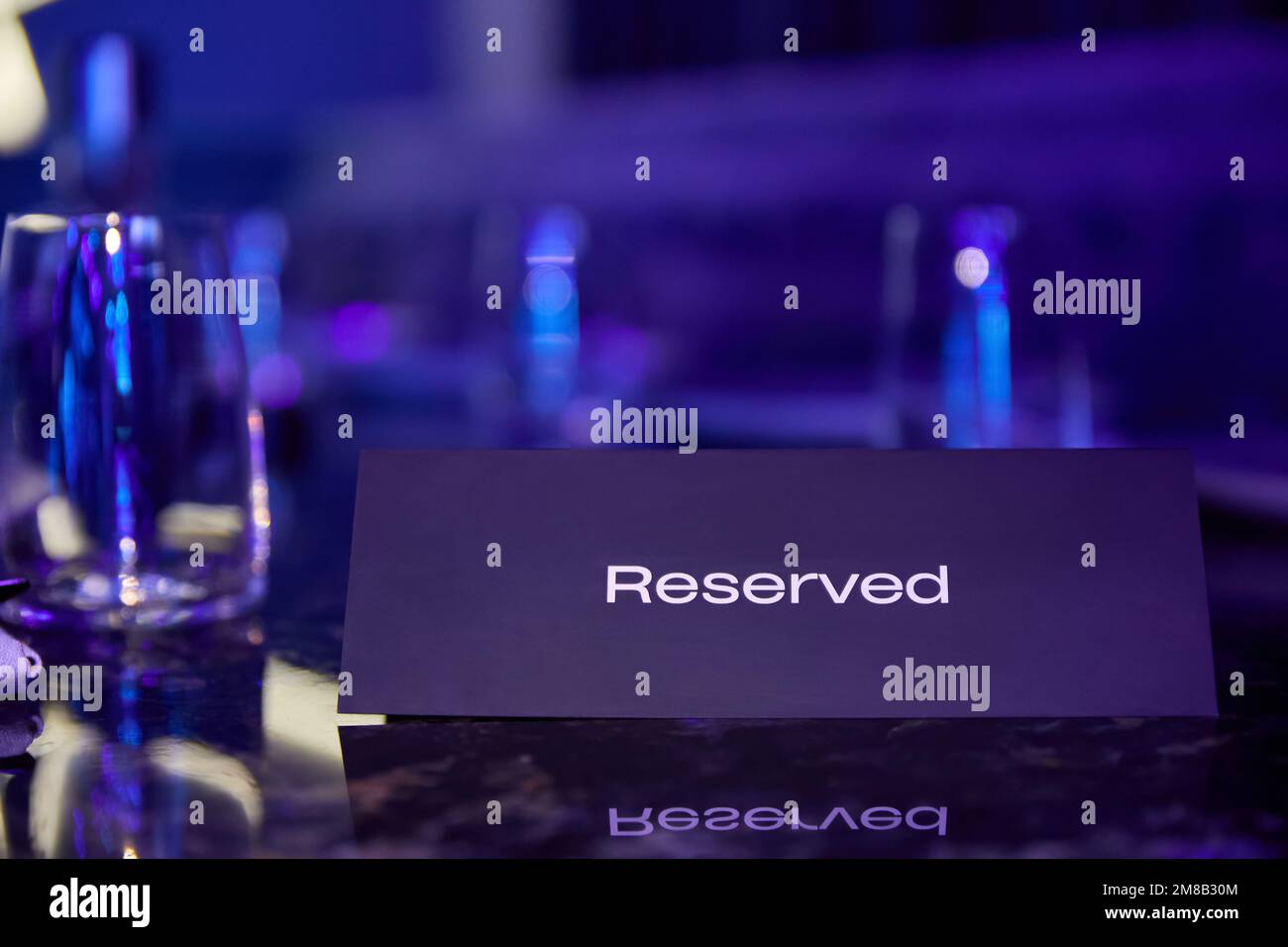 Night club setting hi-res stock photography and images - Alamy