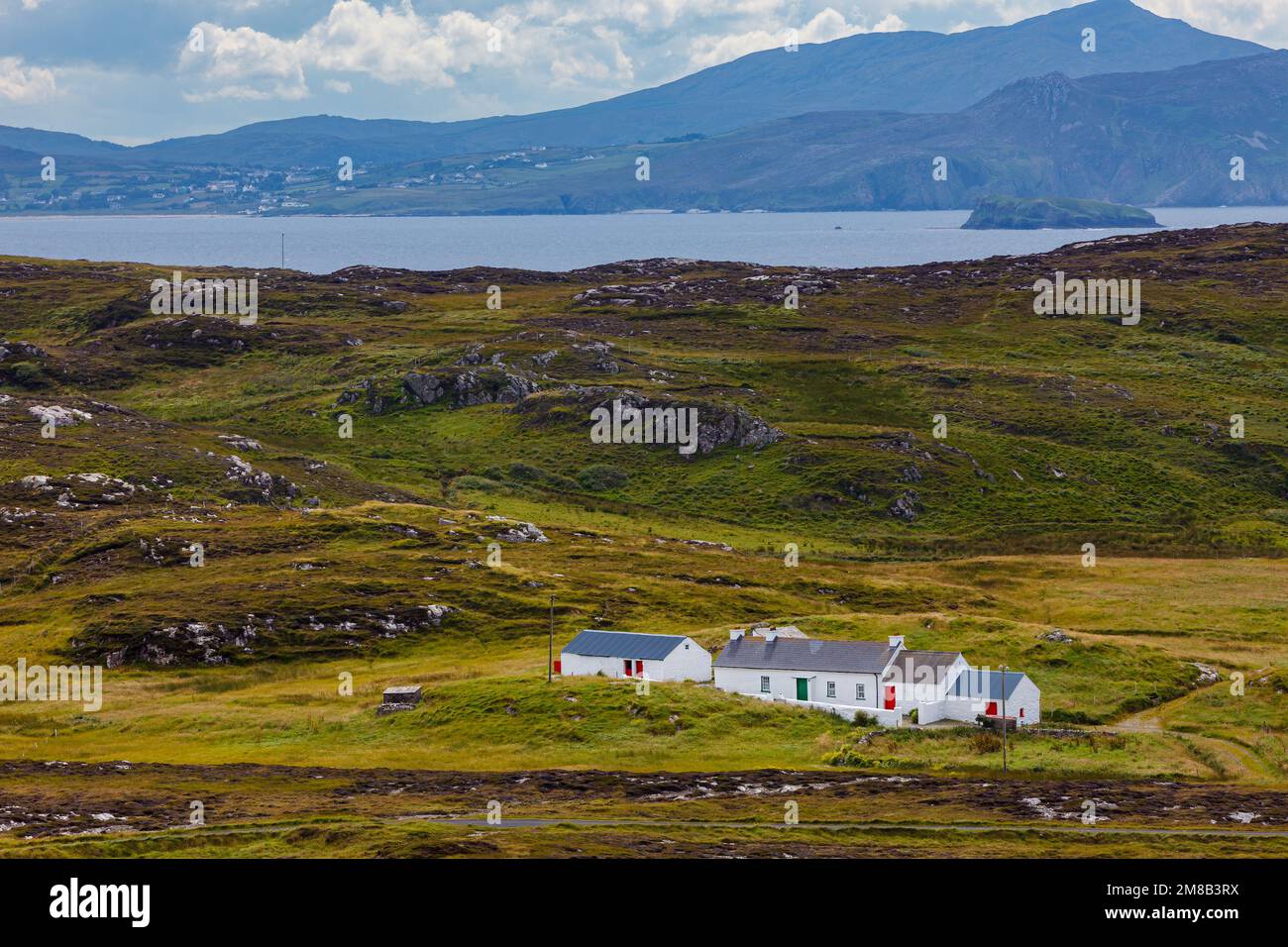 Landscape with farmhouse in the countryside of Ireland Stock Photo - Alamy