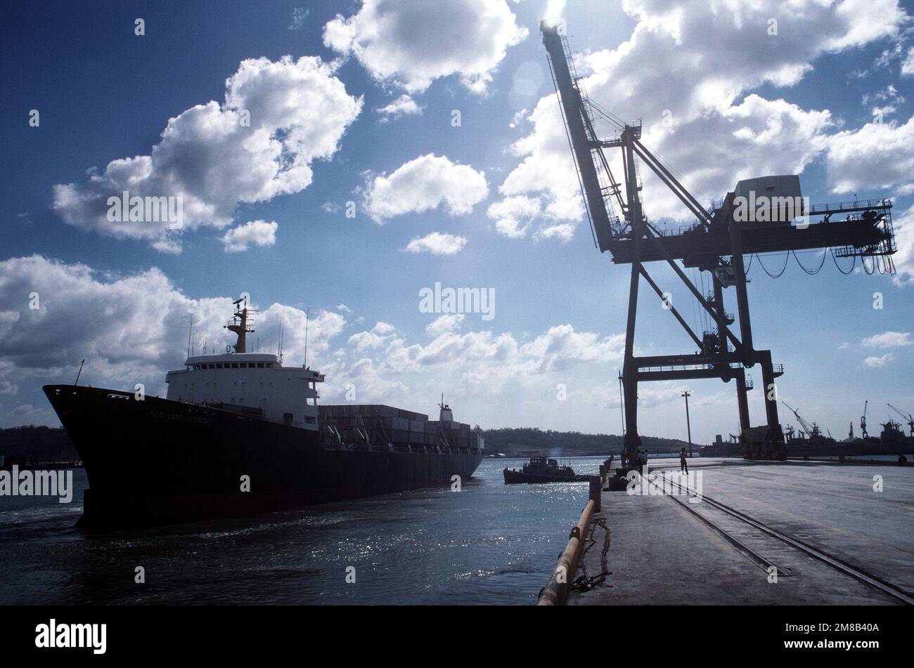The Military Sealift Command-chartered container ship Sea-Land Economy ...