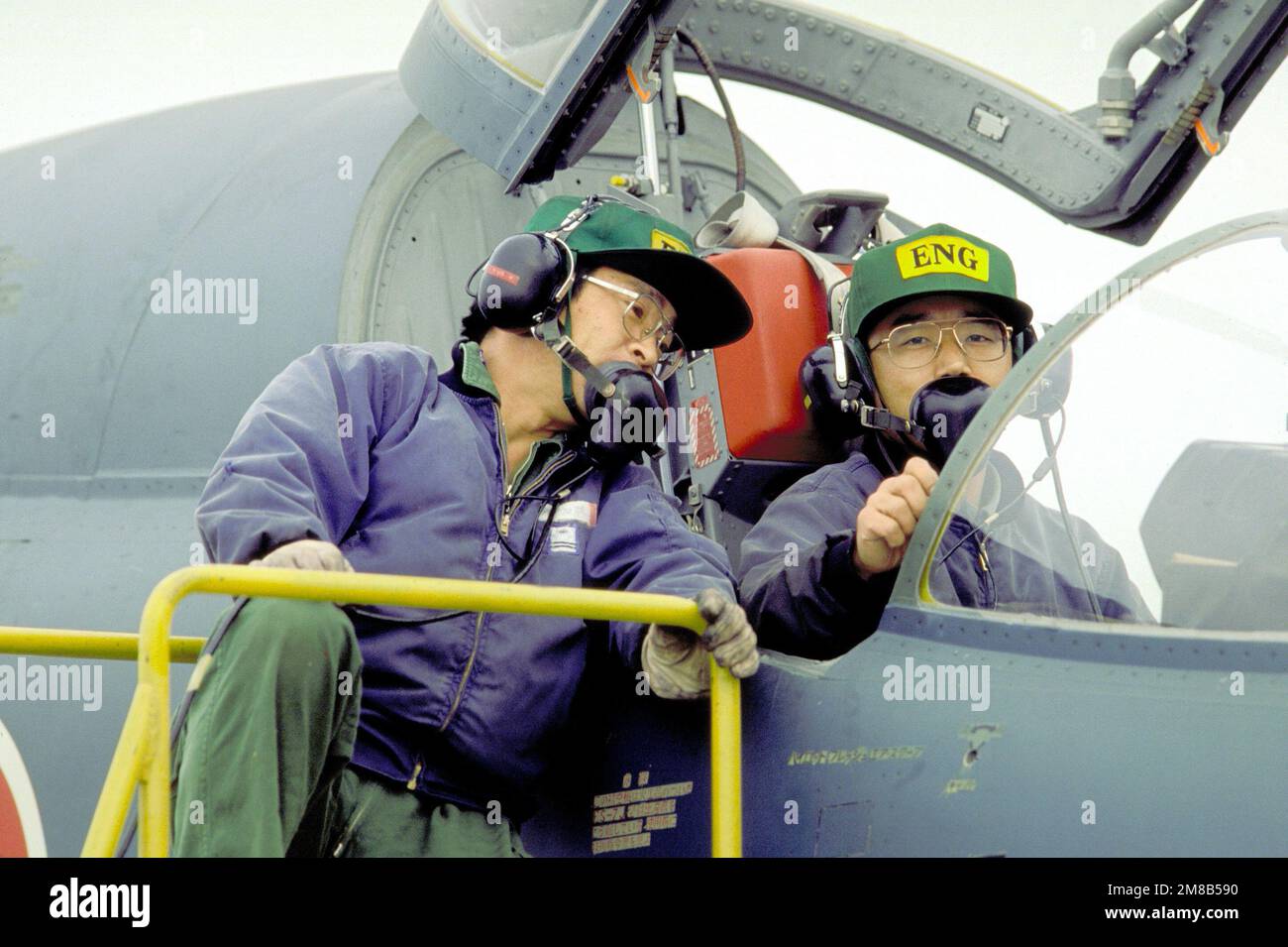 Ground crew members of the Japanese Air Self Defense Force (JASDF ...