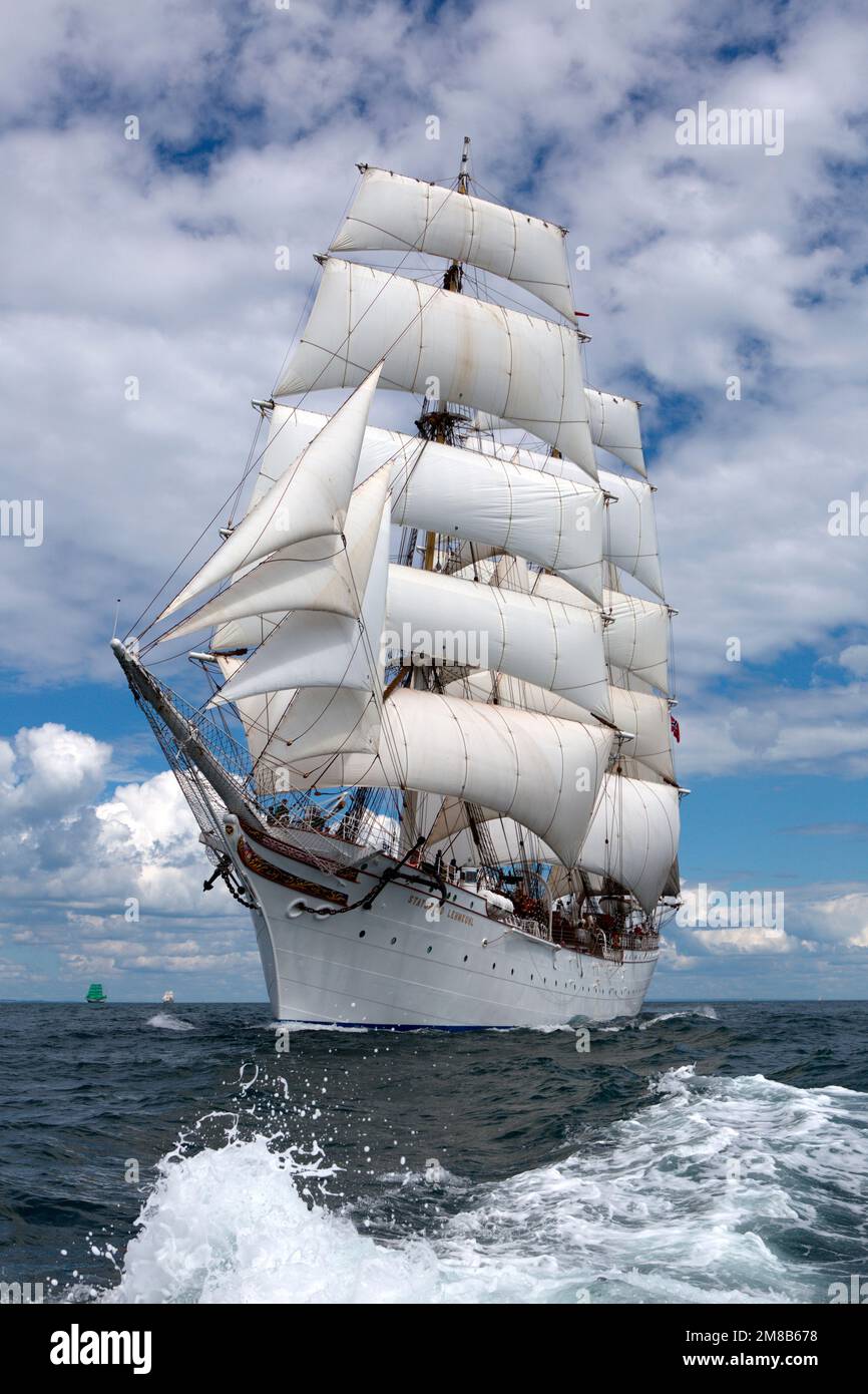 Norwegian tall ship Statsraad Lehmkuhl, Torbay race start, 2016 Stock ...