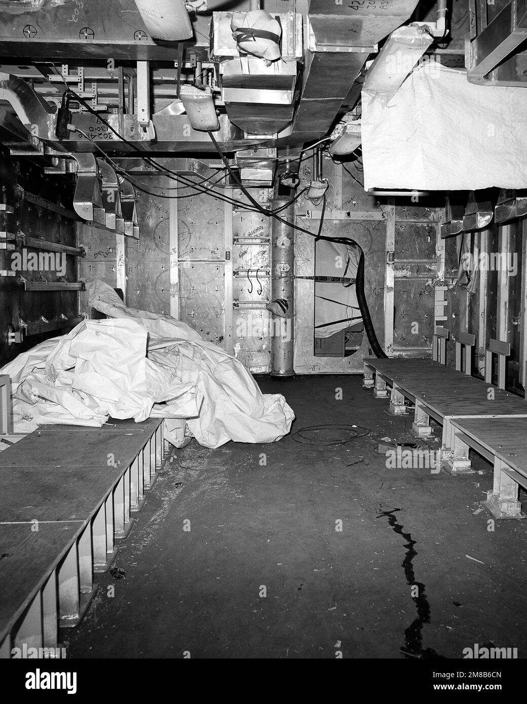 Aegis radar room No. 3 of the guided missile cruiser GETTYSBURG (CG-64 ...