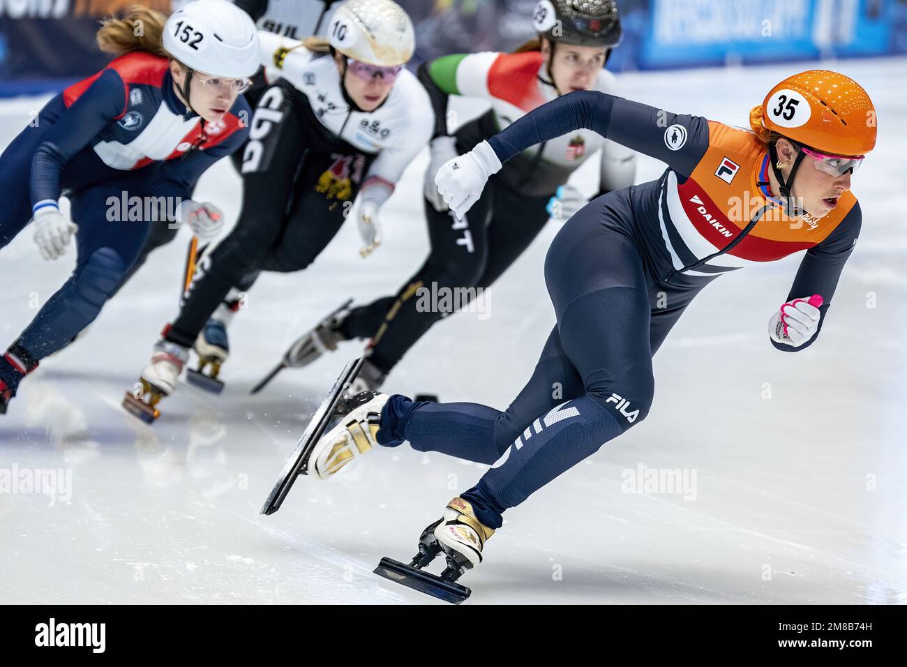 GDANSK - Poland, 13/01/2023, Suzanne Schulting during 500 meters on day ...