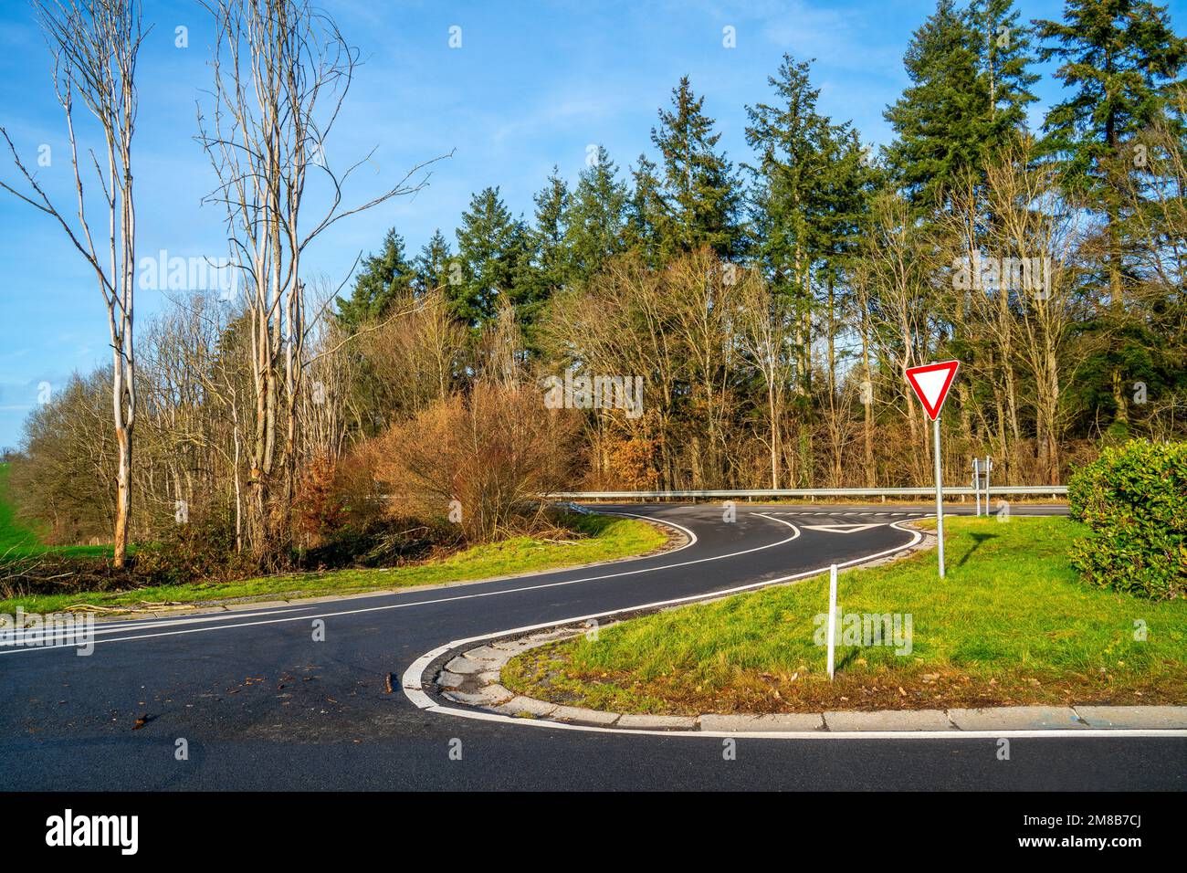 River crossing road sign hi-res stock photography and images - Alamy