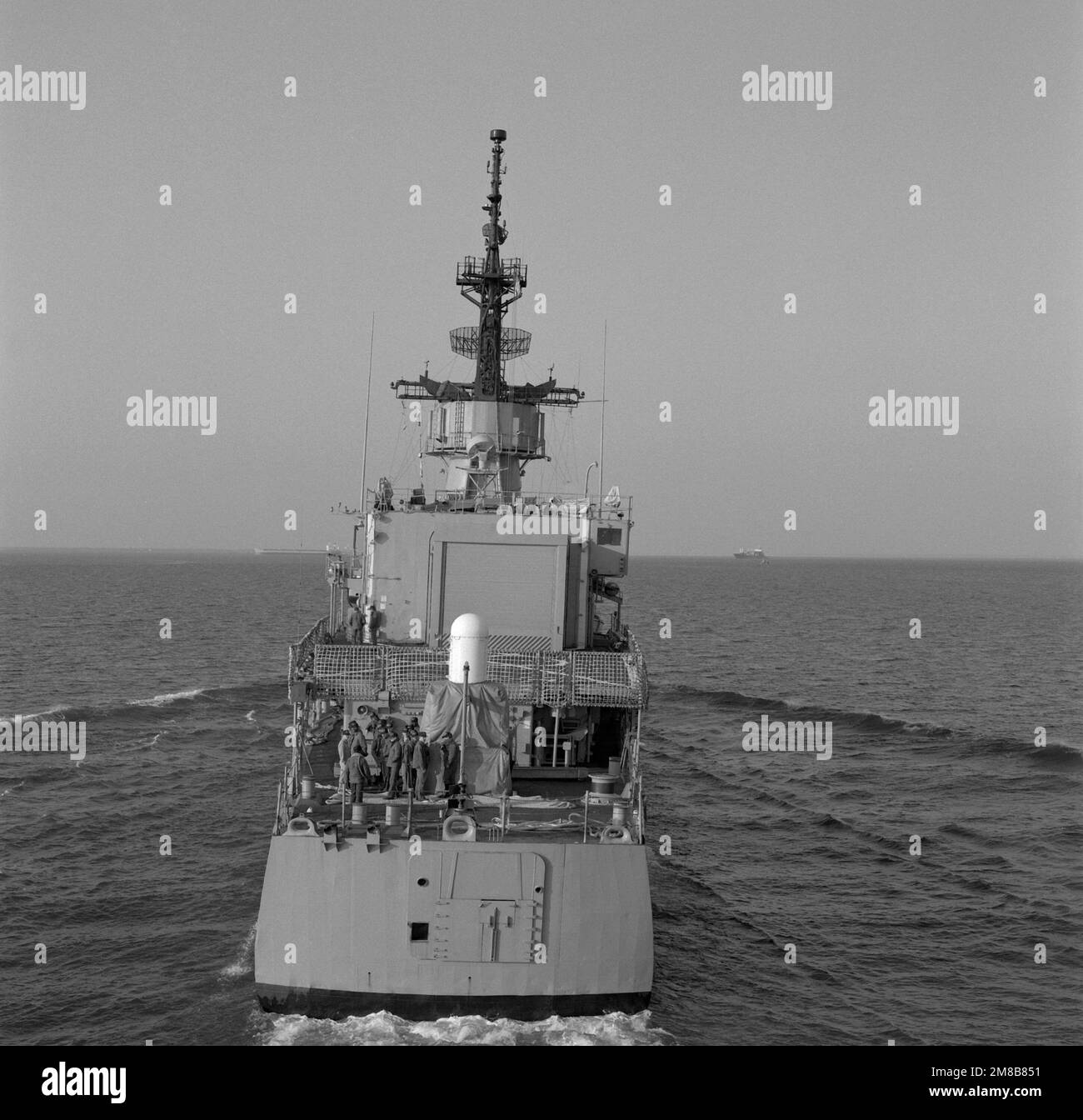 A stern view of the frigate USS DONALD B. BEARY (FF-1085) underway ...
