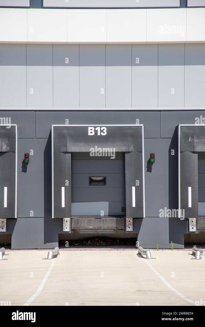 Loading docks hi-res stock photography and images - Alamy