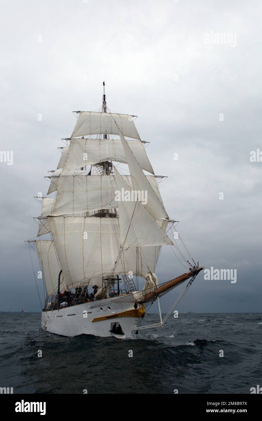 Indian navy sail training ship hi-res stock photography and images - Alamy