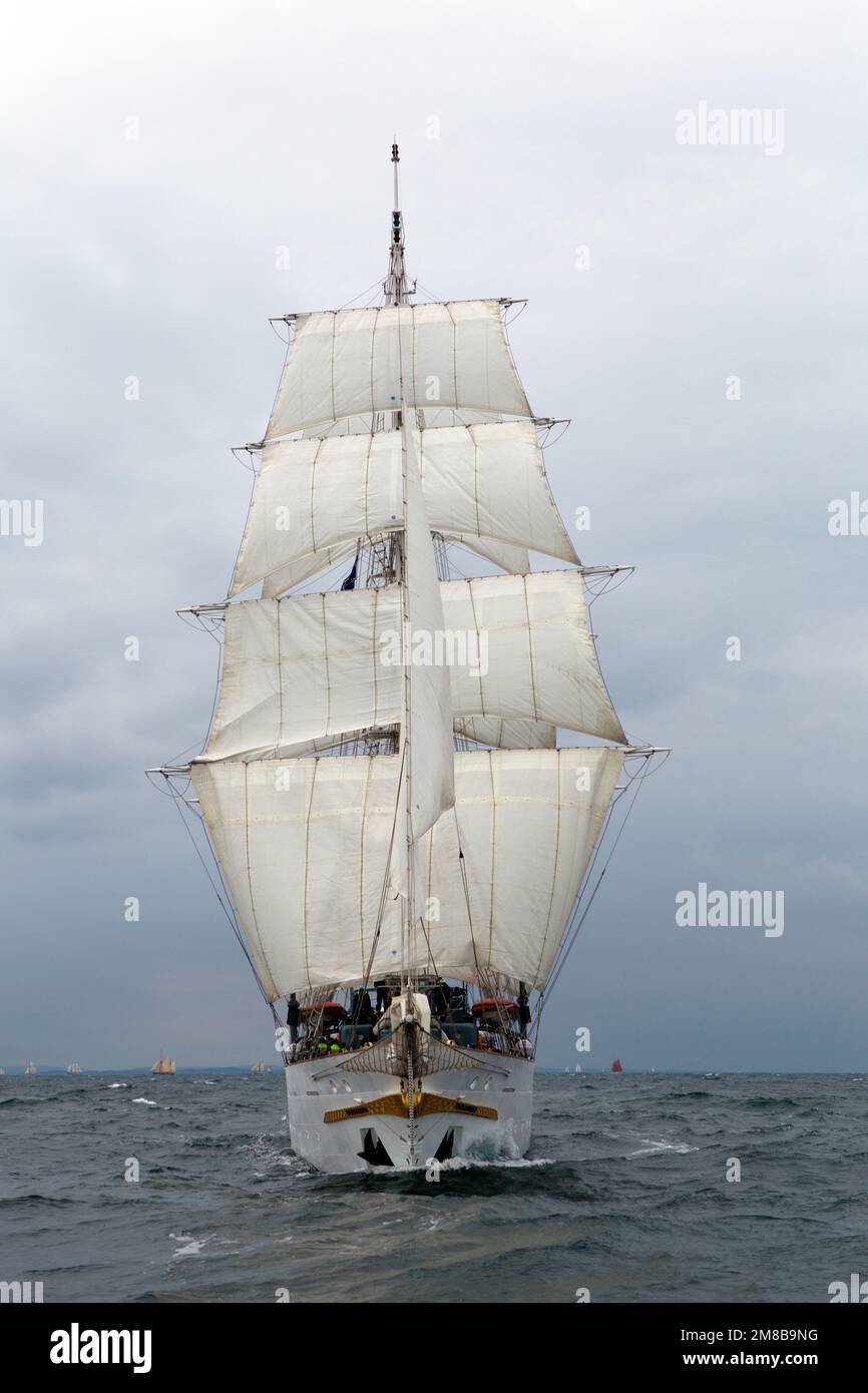 Indian navy sail training ship hi-res stock photography and images - Alamy