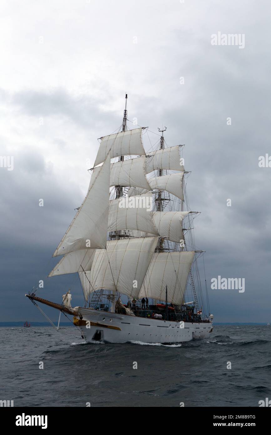 Indian navy sail training ship hi-res stock photography and images - Alamy
