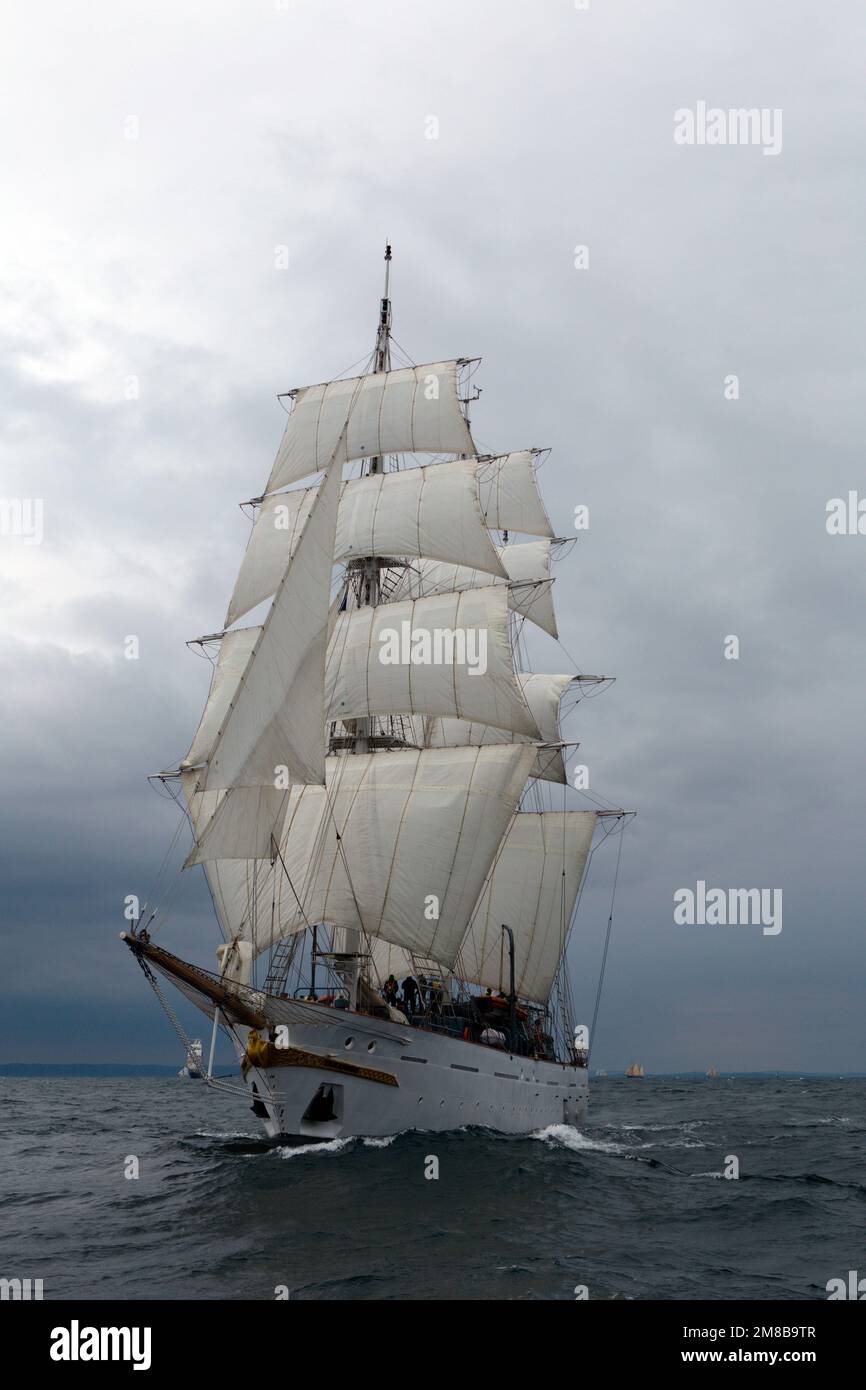 Indian navy sail training ship hi-res stock photography and images - Alamy