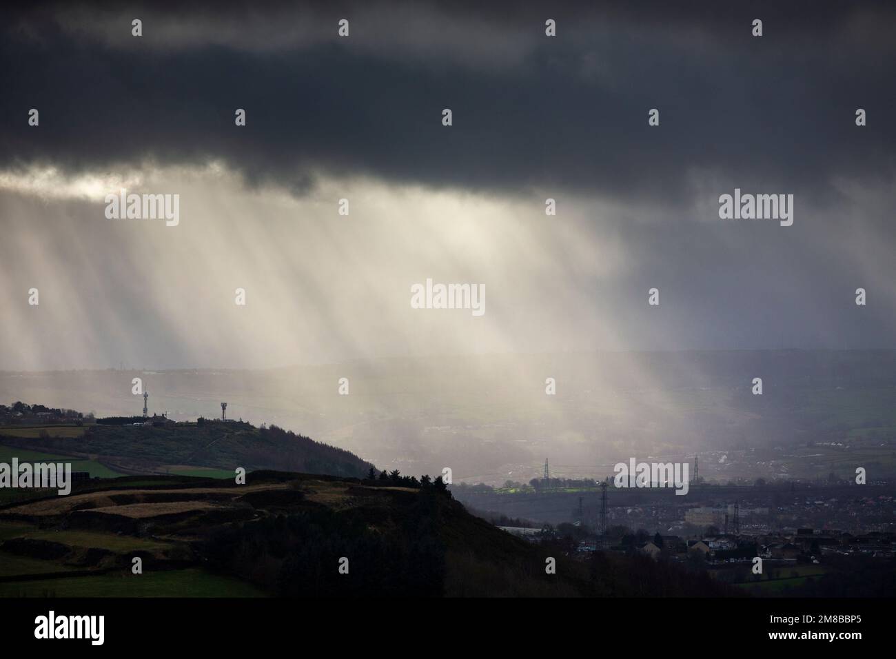 Halifax,West Yorkshire, UK. 13th Jan, 2023. UK Weather. Crepuscular ...