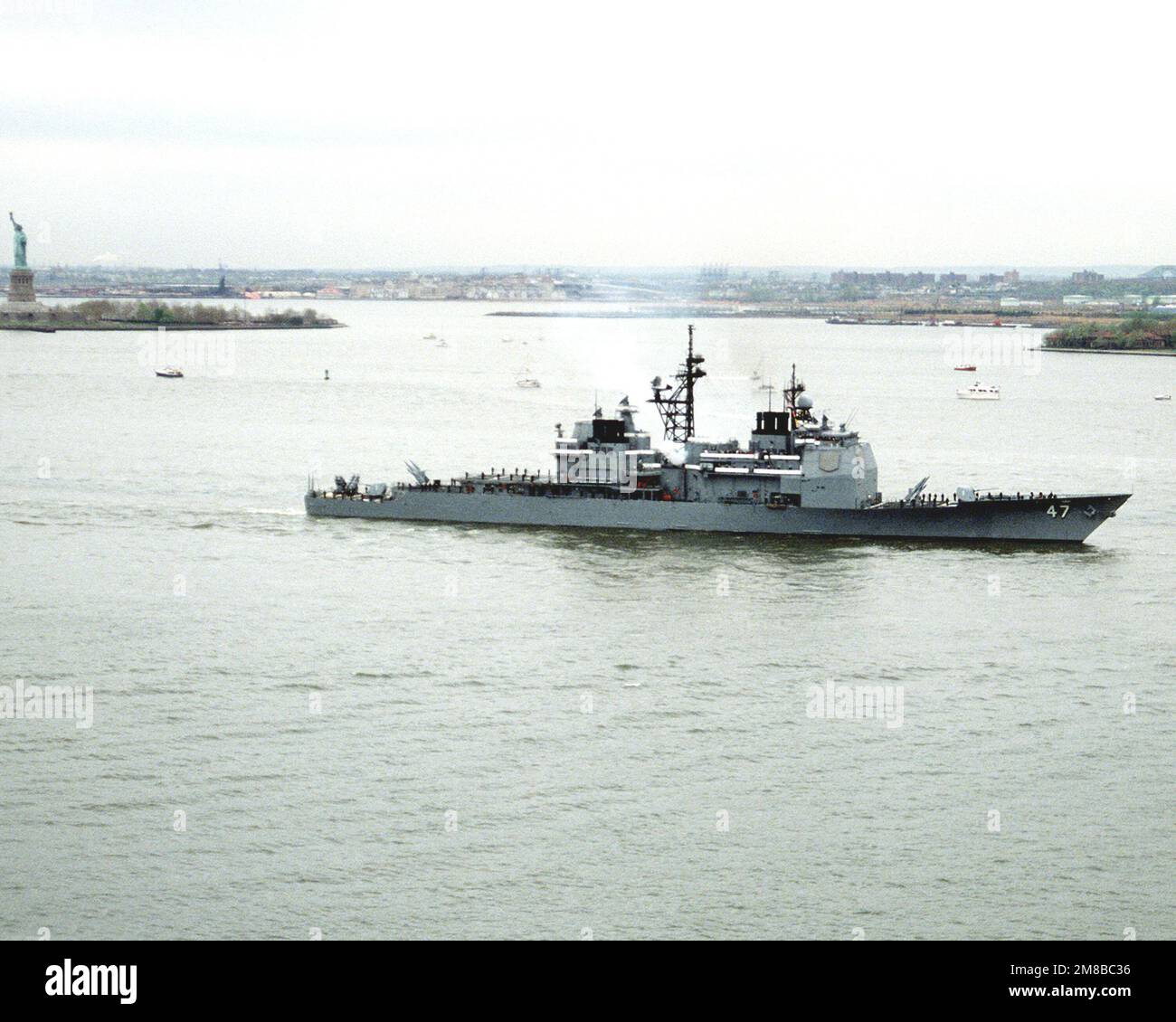 The guided missile cruiser USS TICONDEROGA (CG-47) steams past the ...