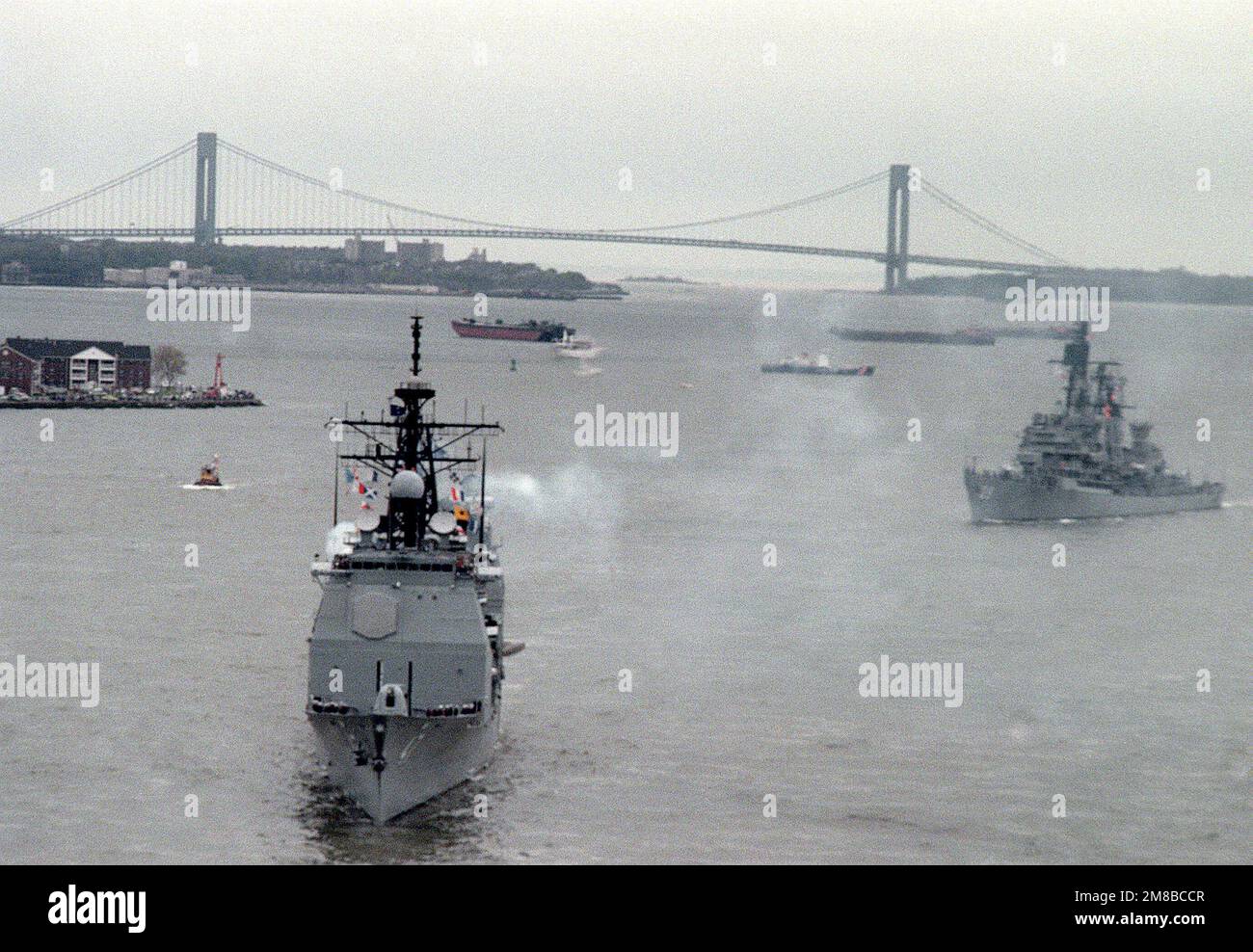 The guided missile cruiser USS TICONDEROGA (CG 47) passes Governors ...