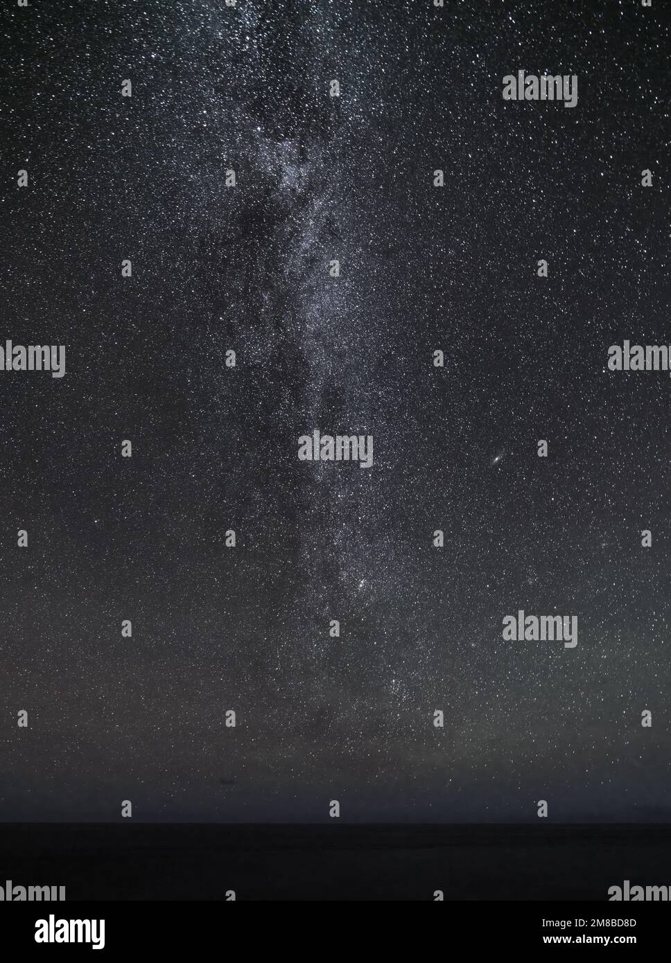 Milky way over ocean hi-res stock photography and images - Alamy