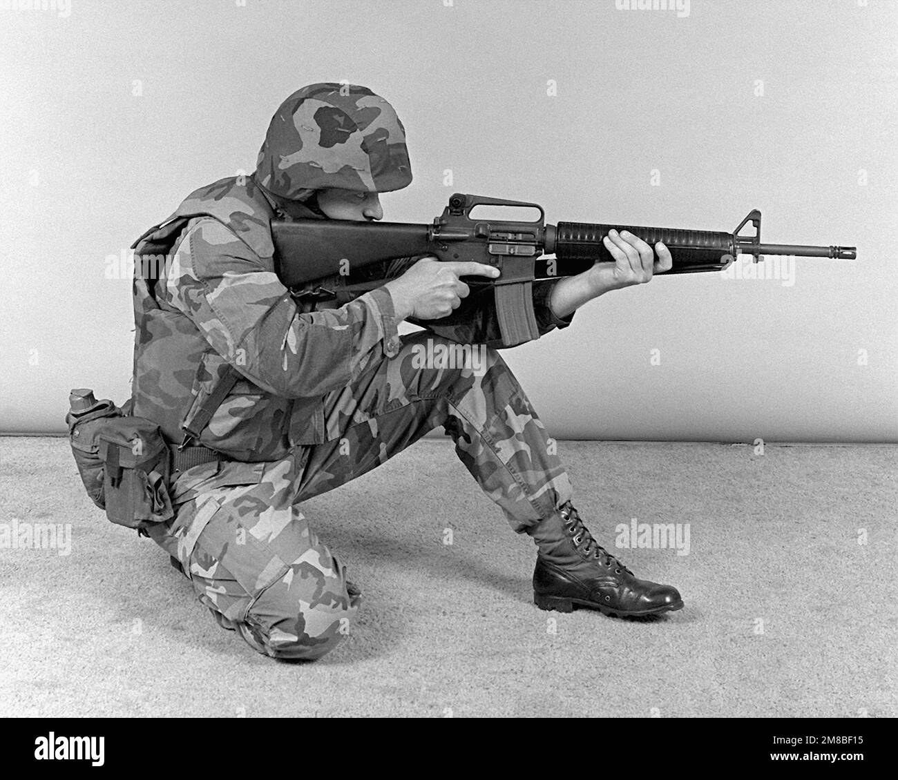 Kneeling position when firing Black and White Stock Photos & Images - Alamy