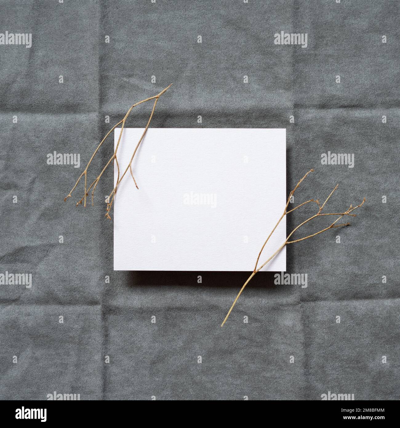 Blank memo pad on gray fabric background. top view, copy space Stock ...