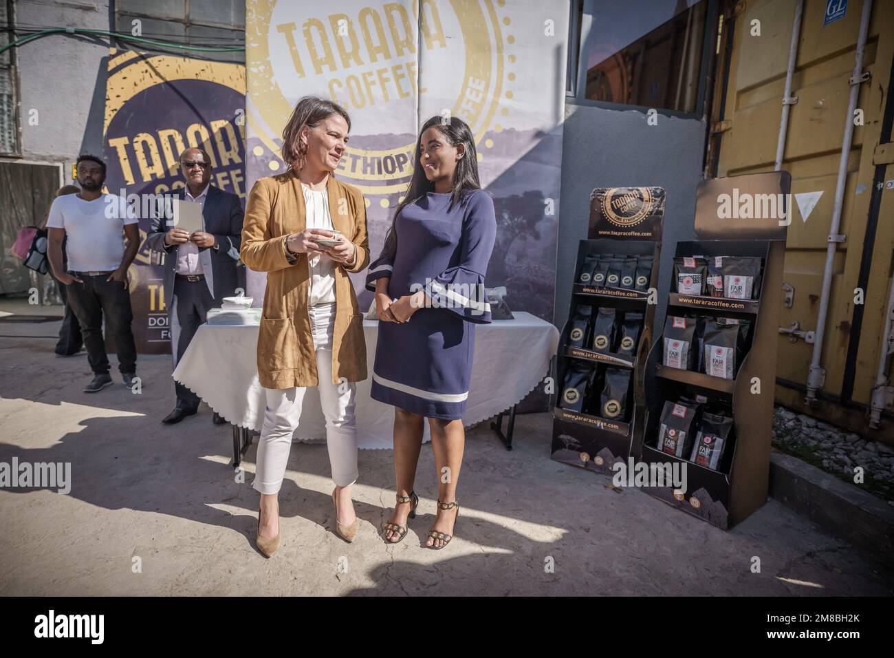 Addis Abeba, Ethiopia. 13th Jan, 2023. Annalena Baerbock (l, Bündnis90 ...