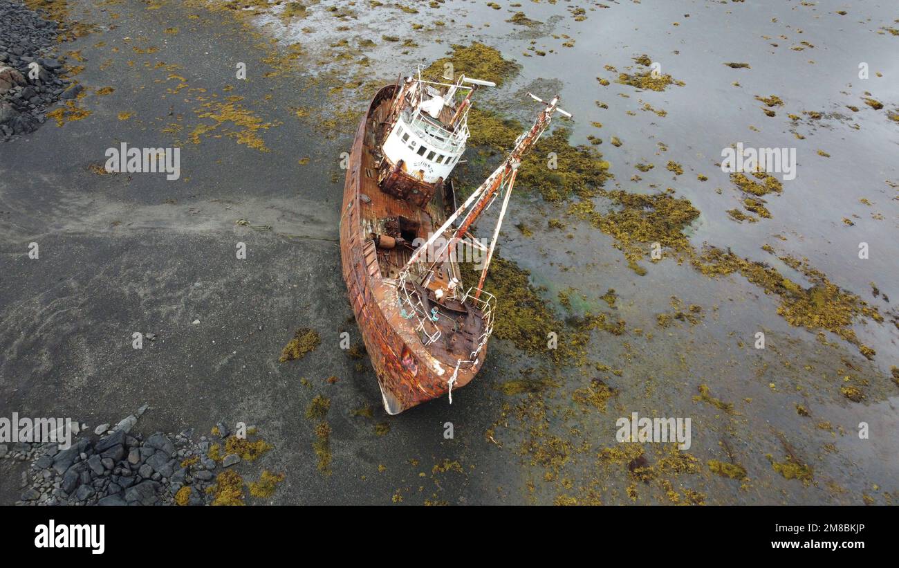 Broken ship hi-res stock photography and images - Alamy