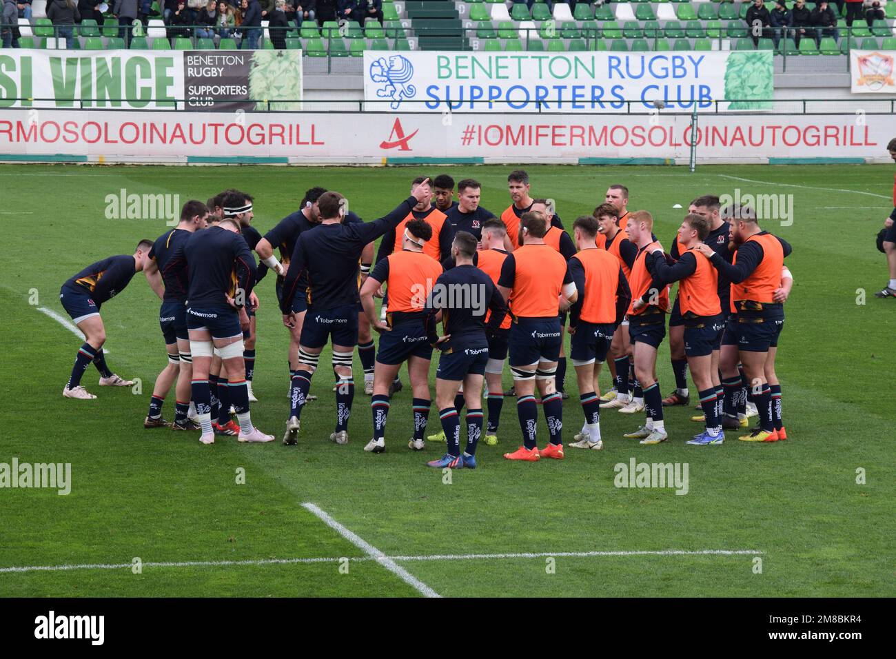 Ulster rugby having a teamtalk during the warmup before the United ...